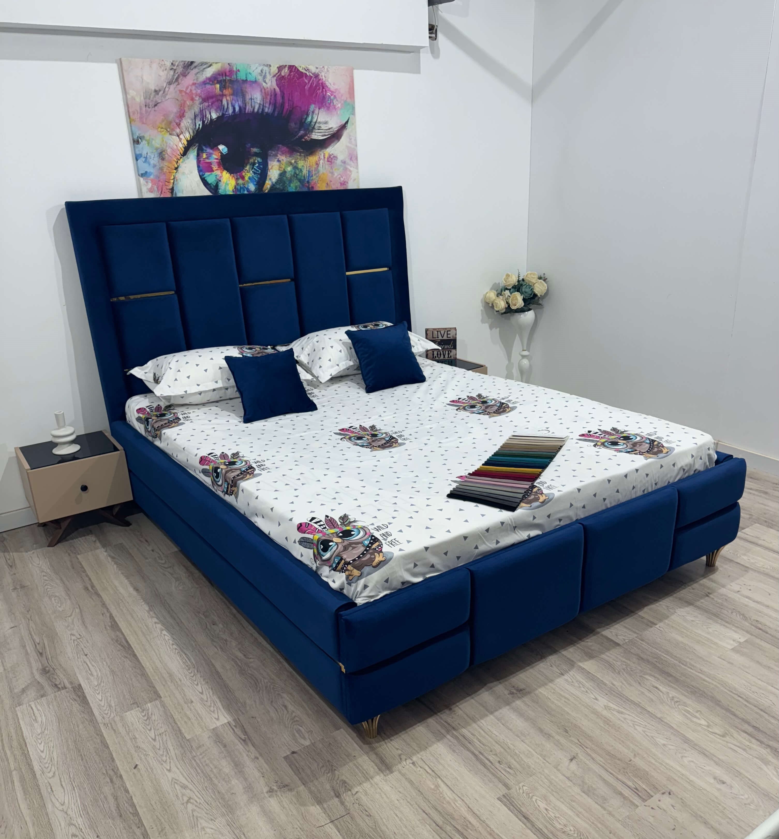 Pat 160 x 200 cm, ladă, somieră metalică și tăblie înaltă